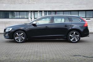 Black Volvo V60 2015 in Vilnius, with an engine capacity of 2.40 L and mileage of 262 thousand km for 7500 €, photo 4 on AUTOMOTO.COM.LV