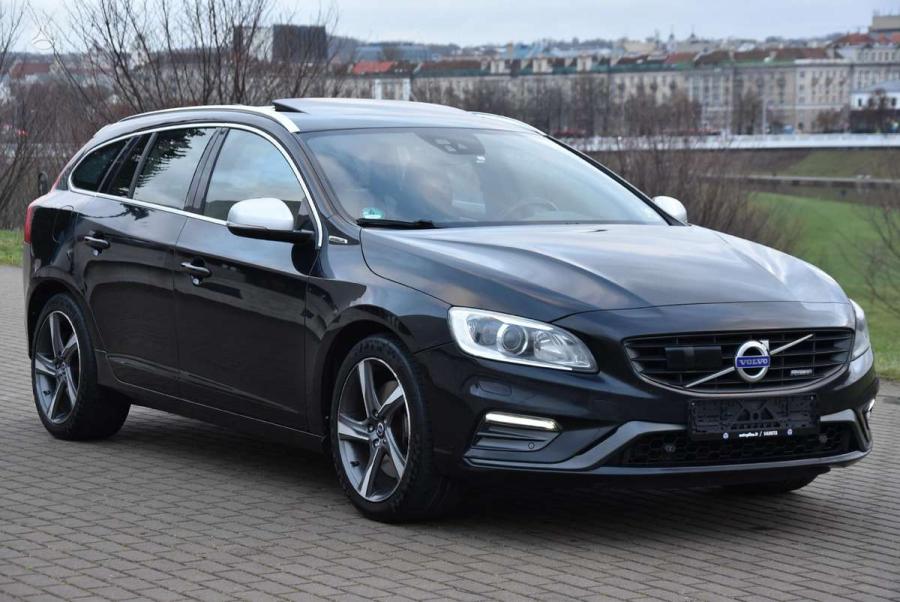 Black Volvo V60 2015 in Vilnius, with an engine capacity of 2.40 L and mileage of 262 thousand km for 7500 €, photo 5 on AUTOMOTO.COM.LV