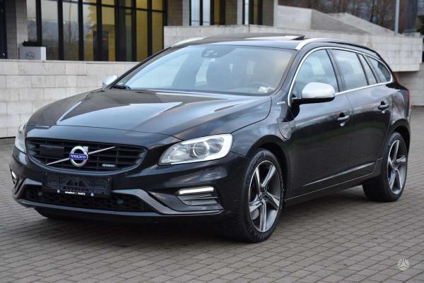 Black Volvo V60 2015 in Vilnius, with an engine capacity of 2.40 L and mileage of 262 thousand km for 7500 €, photo 6 on AUTOMOTO.COM.LV