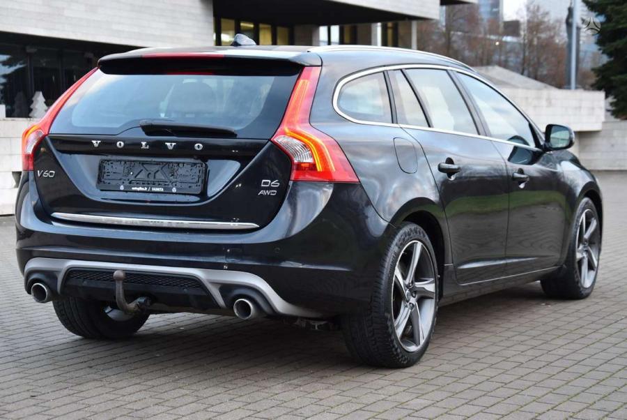 Black Volvo V60 2015 in Vilnius, with an engine capacity of 2.40 L and mileage of 262 thousand km for 7500 €, photo 7 on AUTOMOTO.COM.LV