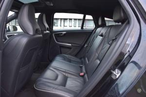 Black Volvo V60 2015 in Vilnius, with an engine capacity of 2.40 L and mileage of 262 thousand km for 7500 €, photo 16 on AUTOMOTO.COM.LV