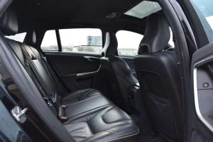 Black Volvo V60 2015 in Vilnius, with an engine capacity of 2.40 L and mileage of 262 thousand km for 7500 €, photo 19 on AUTOMOTO.COM.LV