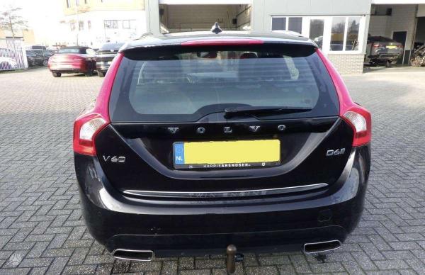 Black Volvo V60 2015 in Prienai, with an engine capacity of 2.40 L and mileage of 272 thousand km for 7700 €, photo 3 on AUTOMOTO.COM.LV