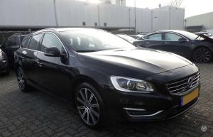 Black Volvo V60 2015 in Prienai, with an engine capacity of 2.40 L and mileage of 272 thousand km for 7700 €, photo 5 on AUTOMOTO.COM.LV