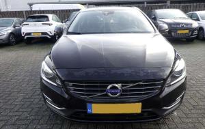 Black Volvo V60 2015 in Prienai, with an engine capacity of 2.40 L and mileage of 272 thousand km for 7700 €, photo 6 on AUTOMOTO.COM.LV