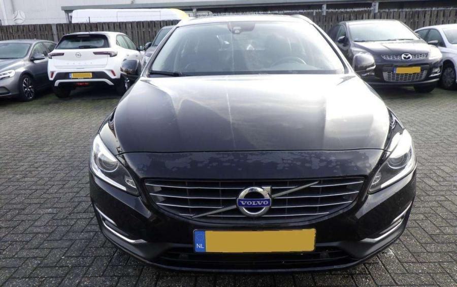 Black Volvo V60 2015 in Prienai, with an engine capacity of 2.40 L and mileage of 272 thousand km for 7700 €, photo 6 on AUTOMOTO.COM.LV