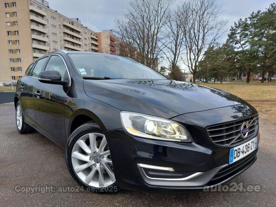 Melns Volvo V60 2015 Tallina, ar dzinēja tilpumu 2.00 L un nobraukumu 203 tūkst. km par 7990 €, foto 2 vietnē AUTOMOTO.COM.LV