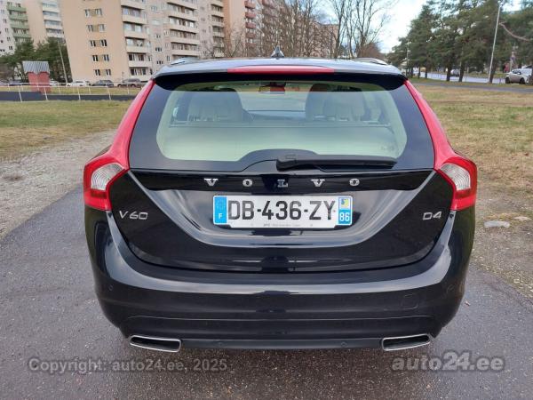 Black Volvo V60 2015 in Tallinn, with an engine capacity of 2.00 L and mileage of 203 thousand km for 7990 €, photo 3 on AUTOMOTO.COM.LV