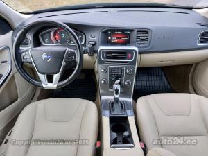 Melns Volvo V60 2015 Tallina, ar dzinēja tilpumu 2.00 L un nobraukumu 203 tūkst. km par 7990 €, foto 4 vietnē AUTOMOTO.COM.LV