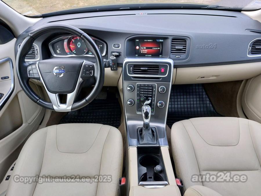 Melns Volvo V60 2015 Tallina, ar dzinēja tilpumu 2.00 L un nobraukumu 203 tūkst. km par 7990 €, foto 4 vietnē AUTOMOTO.COM.LV