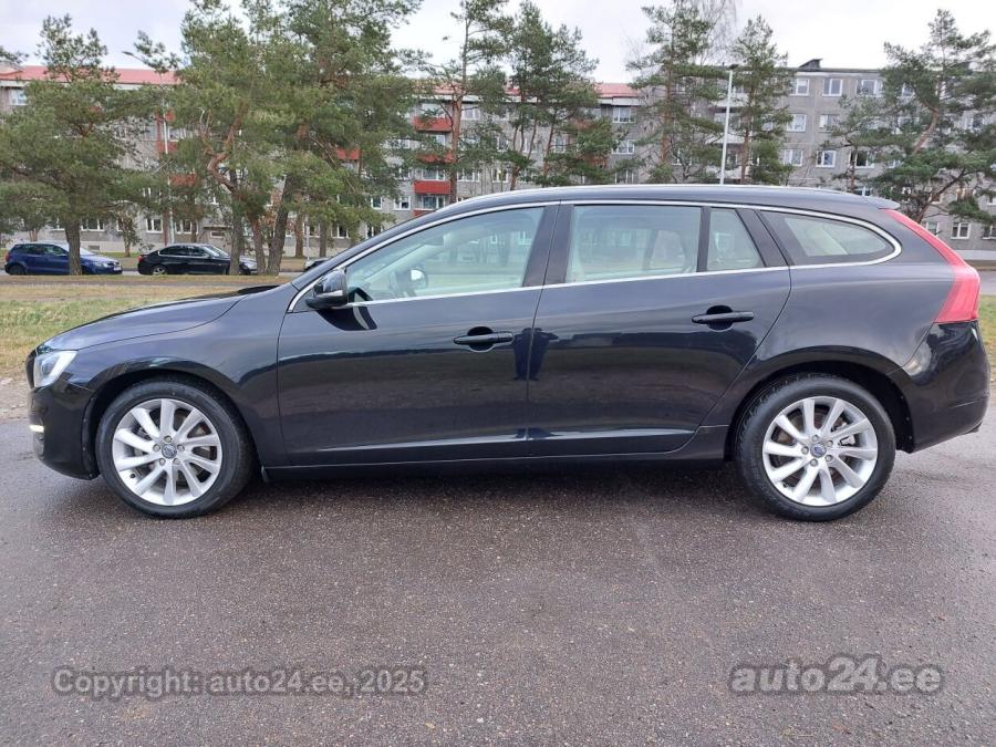 Melns Volvo V60 2015 Tallina, ar dzinēja tilpumu 2.00 L un nobraukumu 203 tūkst. km par 7990 €, foto 13 vietnē AUTOMOTO.COM.LV
