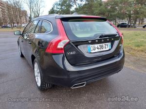 Melns Volvo V60 2015 Tallina, ar dzinēja tilpumu 2.00 L un nobraukumu 203 tūkst. km par 7990 €, foto 15 vietnē AUTOMOTO.COM.LV
