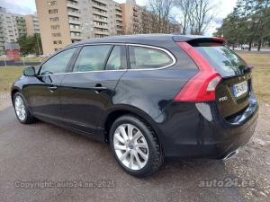 Melns Volvo V60 2015 Tallina, ar dzinēja tilpumu 2.00 L un nobraukumu 203 tūkst. km par 7990 €, foto 17 vietnē AUTOMOTO.COM.LV