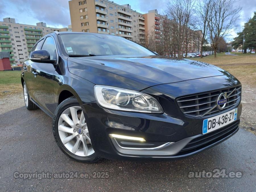 Melns Volvo V60 2015 Tallina, ar dzinēja tilpumu 2.00 L un nobraukumu 203 tūkst. km par 7990 €, foto 18 vietnē AUTOMOTO.COM.LV