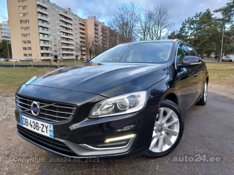 Melns Volvo V60 2015 Tallina, ar dzinēja tilpumu 2.00 L un nobraukumu 203 tūkst. km par 7990 €, foto 19 vietnē AUTOMOTO.COM.LV