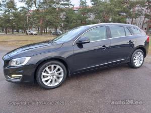 Melns Volvo V60 2015 Tallina, ar dzinēja tilpumu 2.00 L un nobraukumu 203 tūkst. km par 7990 €, foto 22 vietnē AUTOMOTO.COM.LV