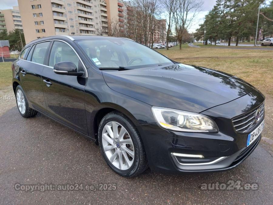 Melns Volvo V60 2015 Tallina, ar dzinēja tilpumu 2.00 L un nobraukumu 203 tūkst. km par 7990 €, foto 23 vietnē AUTOMOTO.COM.LV