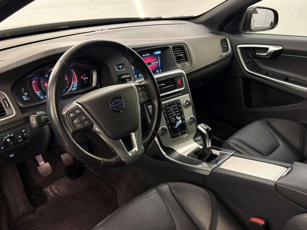 Melns Volvo V60 2015 Marijampole, ar dzinēja tilpumu 1.97 L un nobraukumu 249 tūkst. km par 7650 €, foto 2 vietnē AUTOMOTO.COM.LV