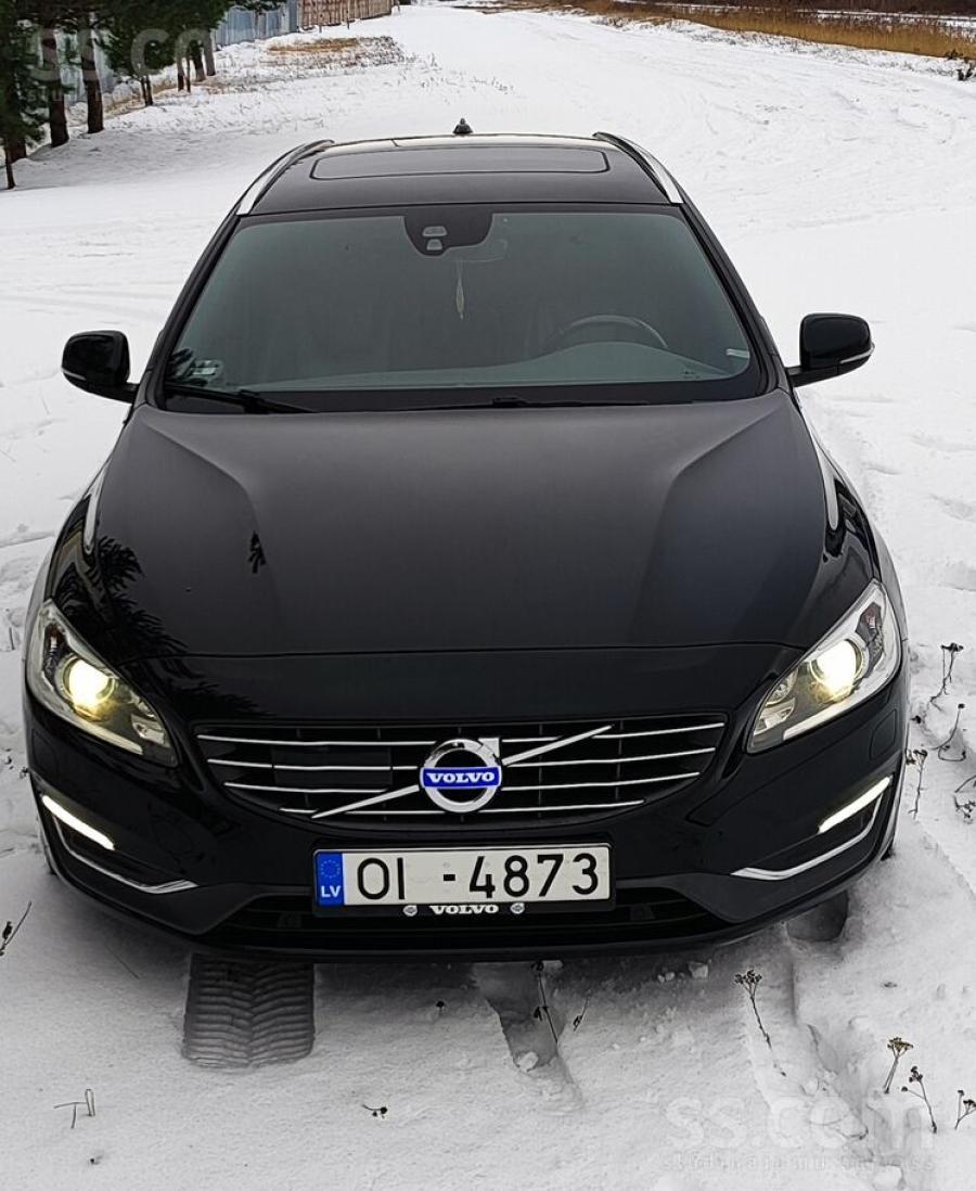 Black Volvo V60 2015 in Jelgava, with an engine capacity of 2.40 L and mileage of 207 thousand km for 8950 €, photo 1 on AUTOMOTO.COM.LV
