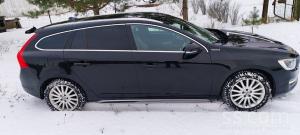 Black Volvo V60 2015 in Jelgava, with an engine capacity of 2.40 L and mileage of 207 thousand km for 8950 €, photo 5 on AUTOMOTO.COM.LV