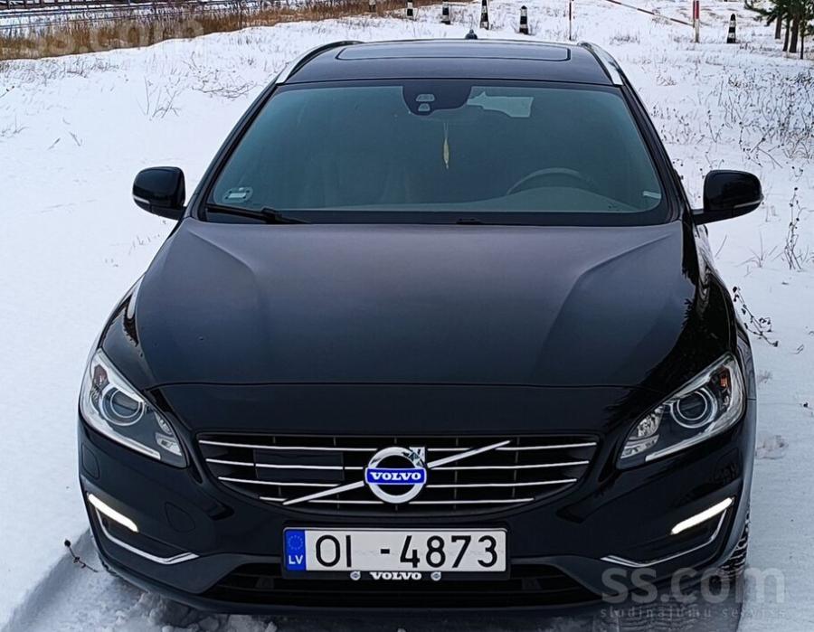 Black Volvo V60 2015 in Jelgava, with an engine capacity of 2.40 L and mileage of 207 thousand km for 8950 €, photo 6 on AUTOMOTO.COM.LV
