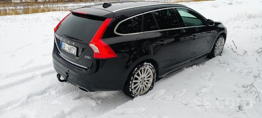 Black Volvo V60 2015 in Jelgava, with an engine capacity of 2.40 L and mileage of 207 thousand km for 8950 €, photo 7 on AUTOMOTO.COM.LV