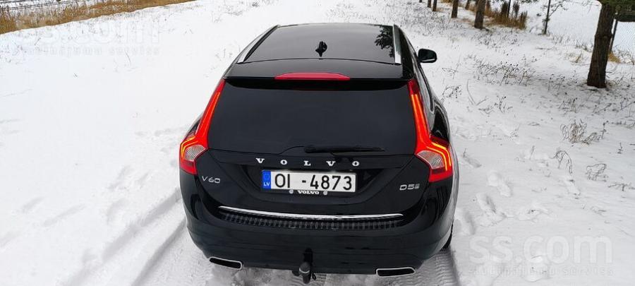 Black Volvo V60 2015 in Jelgava, with an engine capacity of 2.40 L and mileage of 207 thousand km for 8950 €, photo 11 on AUTOMOTO.COM.LV