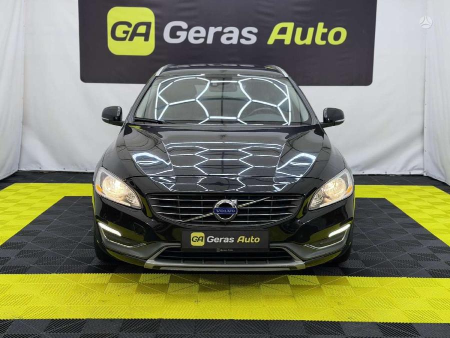 Black Volvo V60 2015 in Vilnius, with an engine capacity of 1.97 L and mileage of 176 thousand km for 9950 €, photo 2 on AUTOMOTO.COM.LV