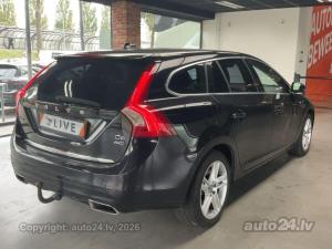 Melns Volvo V60 2015 Tallina, ar dzinēja tilpumu 2.40 L un nobraukumu 237 tūkst. km par 9900 €, foto 3 vietnē AUTOMOTO.COM.LV
