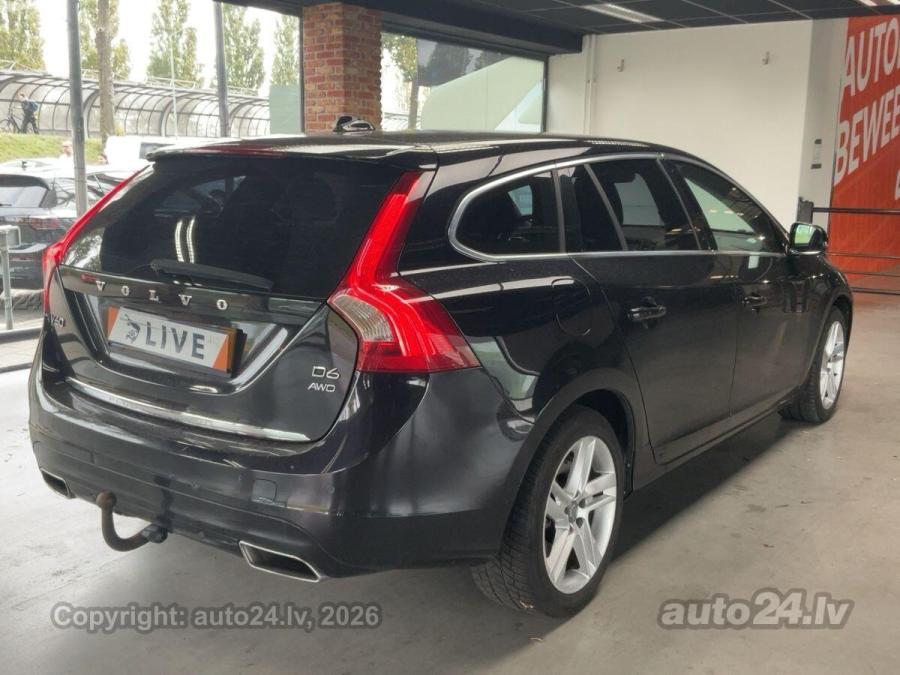 Melns Volvo V60 2015 Tallina, ar dzinēja tilpumu 2.40 L un nobraukumu 237 tūkst. km par 9900 €, foto 3 vietnē AUTOMOTO.COM.LV