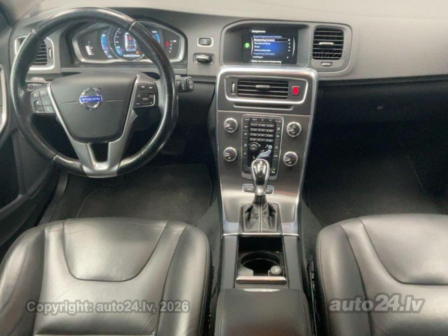 Melns Volvo V60 2015 Tallina, ar dzinēja tilpumu 2.40 L un nobraukumu 237 tūkst. km par 9900 €, foto 6 vietnē AUTOMOTO.COM.LV