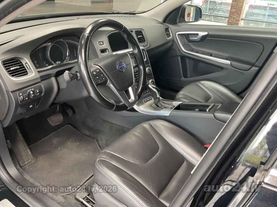 Melns Volvo V60 2015 Tallina, ar dzinēja tilpumu 2.40 L un nobraukumu 237 tūkst. km par 9900 €, foto 7 vietnē AUTOMOTO.COM.LV