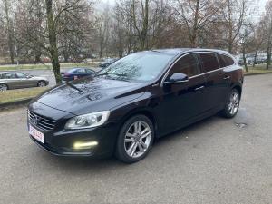 Melns Volvo V60 2015 Viļņa, ar dzinēja tilpumu 2.40 L un nobraukumu 352 tūkst. km par 6250 €, foto 3 vietnē AUTOMOTO.COM.LV