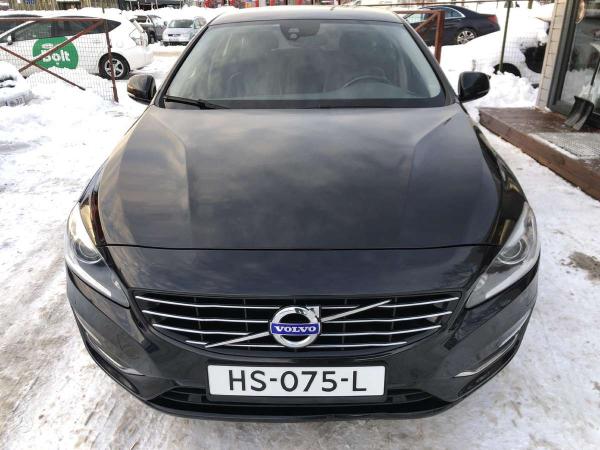 Black Volvo V60 2015 in Klaipeda, with an engine capacity of 2.40 L and mileage of 278 thousand km for 7950 €, photo 2 on AUTOMOTO.COM.LV