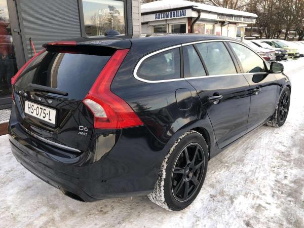 Black Volvo V60 2015 in Klaipeda, with an engine capacity of 2.40 L and mileage of 278 thousand km for 7950 €, photo 4 on AUTOMOTO.COM.LV