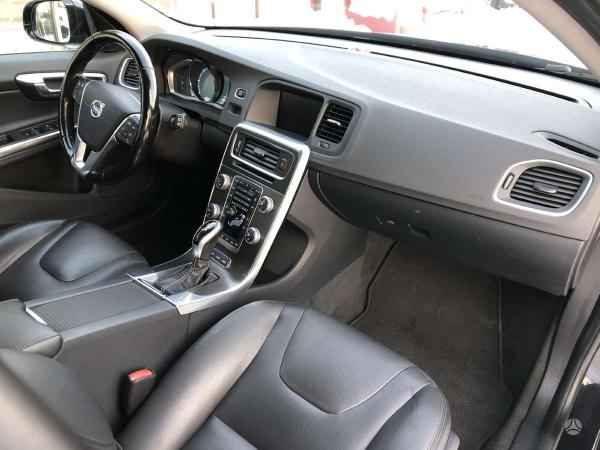 Black Volvo V60 2015 in Klaipeda, with an engine capacity of 2.40 L and mileage of 278 thousand km for 7950 €, photo 9 on AUTOMOTO.COM.LV