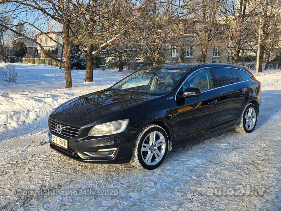 Melns Volvo V60 2015 Tallina, ar dzinēja tilpumu 2.40 L un nobraukumu 237 tūkst. km par 9900 €, foto 1 vietnē AUTOMOTO.COM.LV
