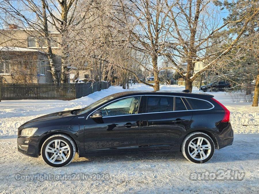 Melns Volvo V60 2015 Tallina, ar dzinēja tilpumu 2.40 L un nobraukumu 237 tūkst. km par 9900 €, foto 2 vietnē AUTOMOTO.COM.LV