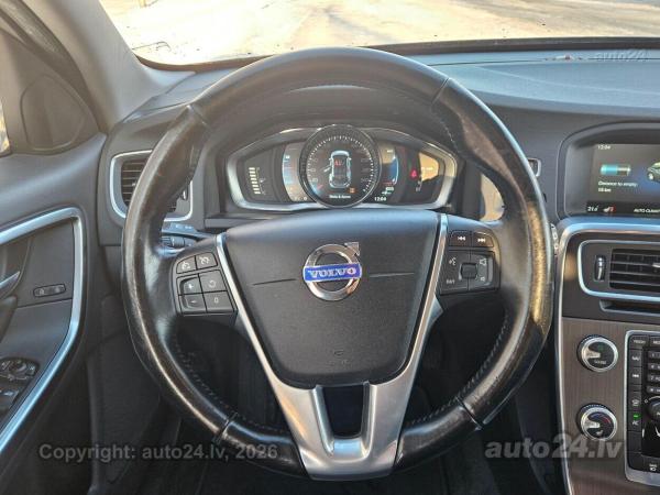 Melns Volvo V60 2015 Tallina, ar dzinēja tilpumu 2.40 L un nobraukumu 237 tūkst. km par 9900 €, foto 10 vietnē AUTOMOTO.COM.LV