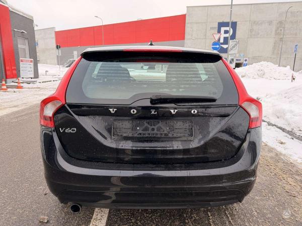 Black Volvo V60 2015 in Vilnius, with an engine capacity of 1.56 L and mileage of 176 thousand km for 7250 €, photo 6 on AUTOMOTO.COM.LV