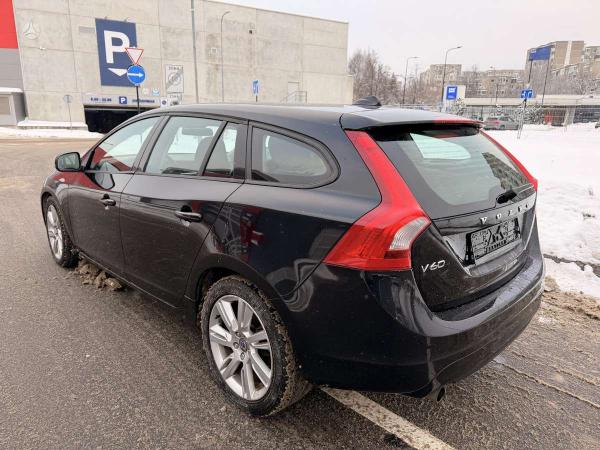 Black Volvo V60 2015 in Vilnius, with an engine capacity of 1.56 L and mileage of 176 thousand km for 7250 €, photo 7 on AUTOMOTO.COM.LV