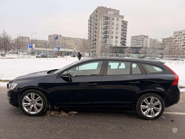 Black Volvo V60 2015 in Vilnius, with an engine capacity of 1.56 L and mileage of 176 thousand km for 7250 €, photo 8 on AUTOMOTO.COM.LV