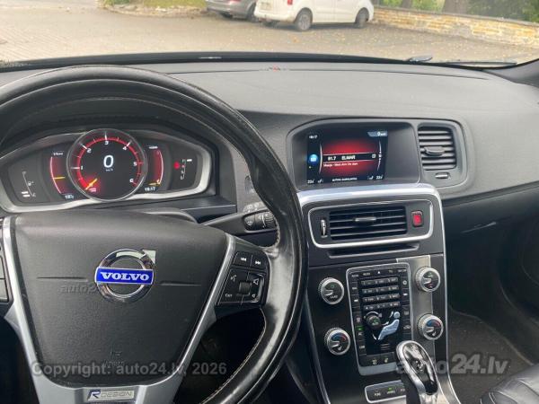Black Volvo V60 2015 in Rakvere, with an engine capacity of 2.40 L and mileage of 351 thousand km for 11000 €, photo 7 on AUTOMOTO.COM.LV