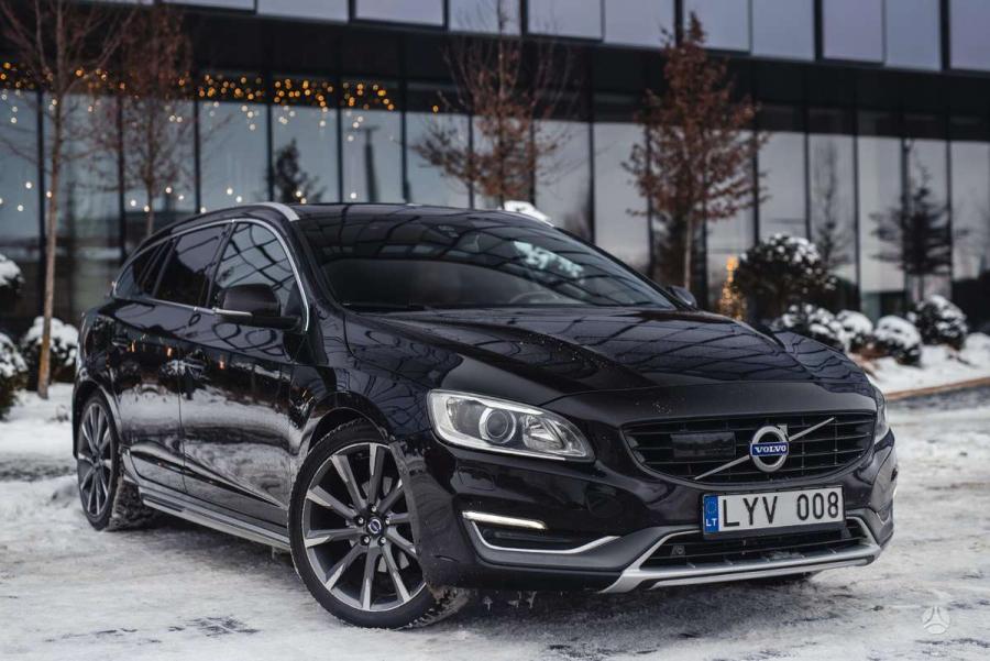 Black Volvo V60 2015 in Vilnius, with an engine capacity of 1.97 L and mileage of 236 thousand km for 10500 €, photo 1 on AUTOMOTO.COM.LV