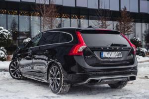 Black Volvo V60 2015 in Vilnius, with an engine capacity of 1.97 L and mileage of 236 thousand km for 10500 €, photo 2 on AUTOMOTO.COM.LV