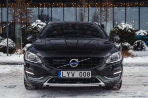 Black Volvo V60 2015 in Vilnius, with an engine capacity of 1.97 L and mileage of 236 thousand km for 10500 €, photo 6 on AUTOMOTO.COM.LV