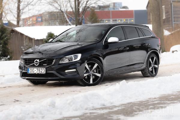 Black Volvo V60 2015 in Jelgava, with an engine capacity of 2.40 L and mileage of 278 thousand km for 11500 €, photo 1 on AUTOMOTO.COM.LV