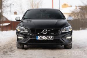 Black Volvo V60 2015 in Jelgava, with an engine capacity of 2.40 L and mileage of 278 thousand km for 11500 €, photo 3 on AUTOMOTO.COM.LV
