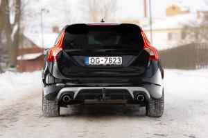 Black Volvo V60 2015 in Jelgava, with an engine capacity of 2.40 L and mileage of 278 thousand km for 11500 €, photo 6 on AUTOMOTO.COM.LV