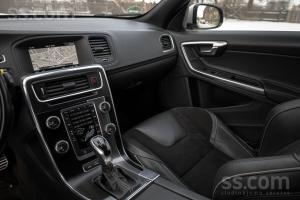 Black Volvo V60 2015 in Jelgava, with an engine capacity of 2.40 L and mileage of 278 thousand km for 11500 €, photo 12 on AUTOMOTO.COM.LV